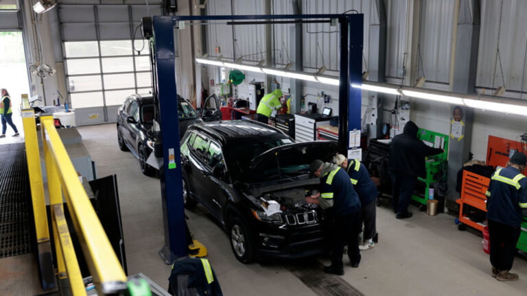 Manheim studies the use of AI to put real-time price tags on vehicle ...